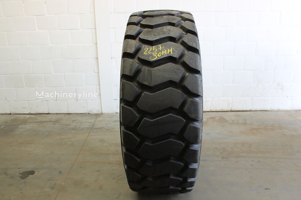 BKT EARTHMAX SR-30 30mm Nr. 2257 1 PIECE guma za prednje utovarivače