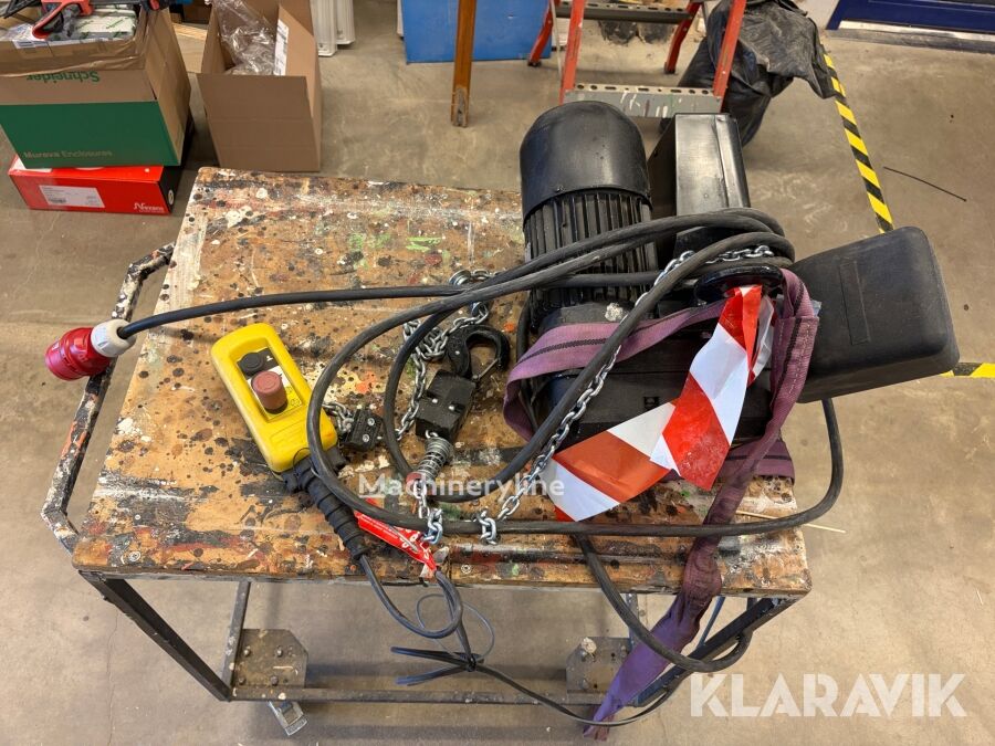 Prodaje se Vicinay 500 kg jednošinsku dizalicu na aukciji