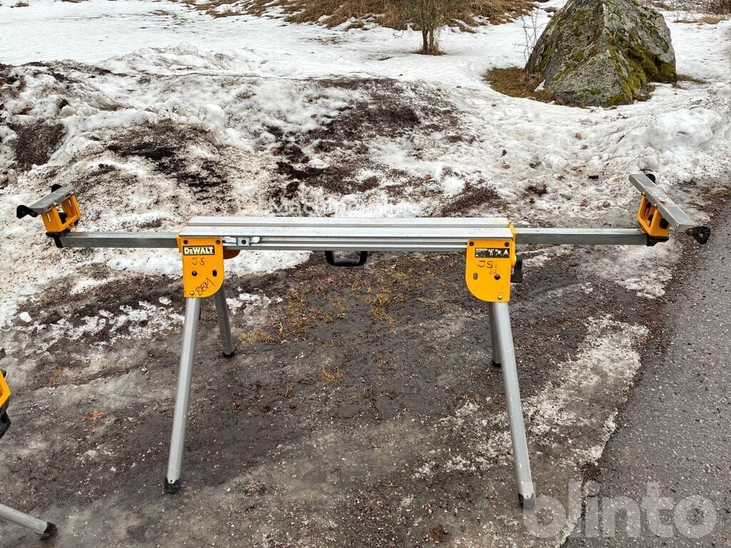 Prodaje se DeWalt DE7033 kružnu testeru na aukciji
