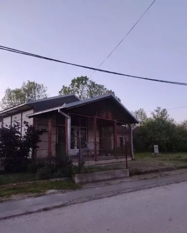 LOKAL I PLAC U LAJKOVCU