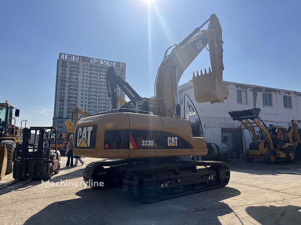 Caterpillar 323DL bager guseničar