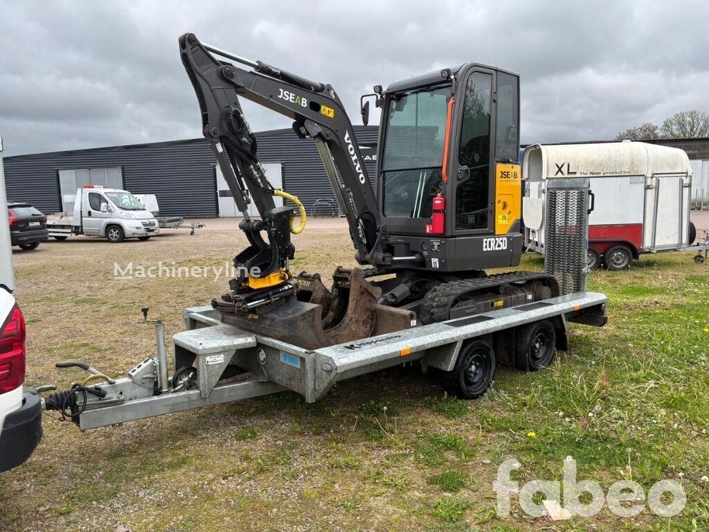 Prodaje se Volvo ECR25D Minigrävare med 3,5 tons maskintrailer (131486) mini bager na aukciji