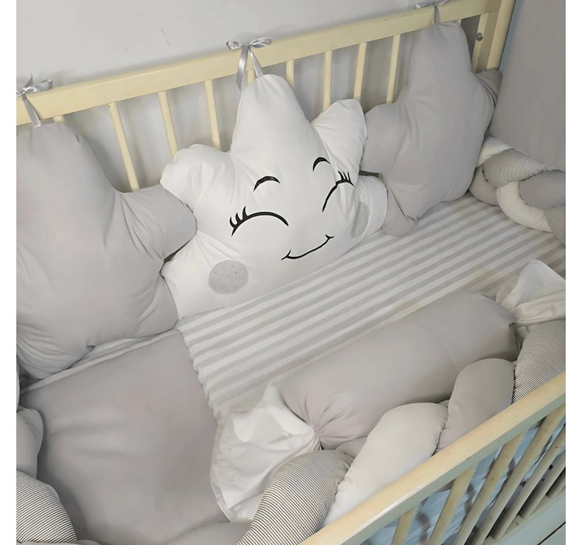 San Stela komplet posteljina za krevetac za bebe-Siva
San Stela komplet posteljina za krevetac za bebe-Siva