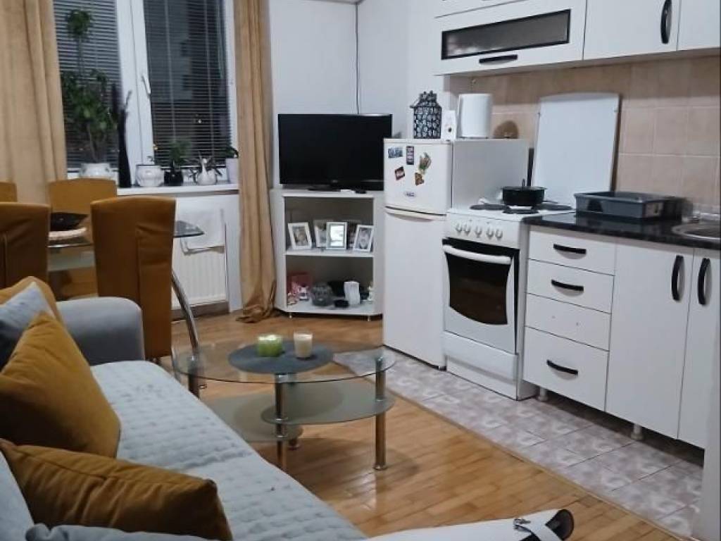 Dvosobni stan peti sprat, Grbavica, Novi Sad