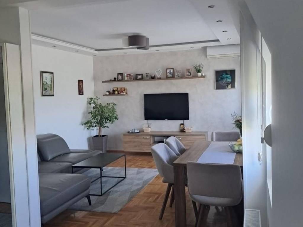 Četvorosobni stan novo, peti sprat, Stari Telep, Novi Sad