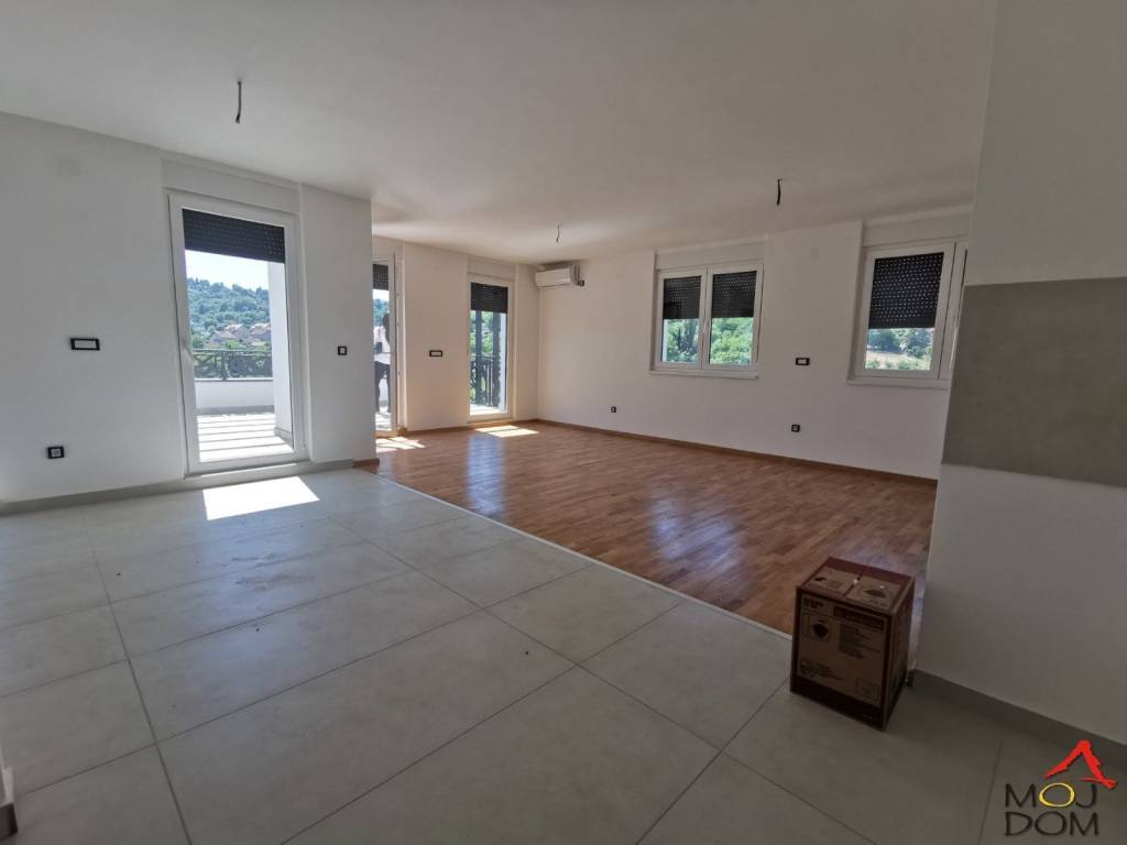 Četvorosobni stan novo, drugi sprat, Sremska Kamenica Centar, Novi Sad
