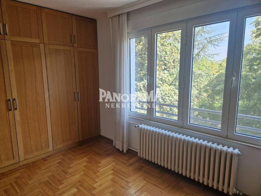 Trosobni stan Kronštatska, Dedinje, Beograd
