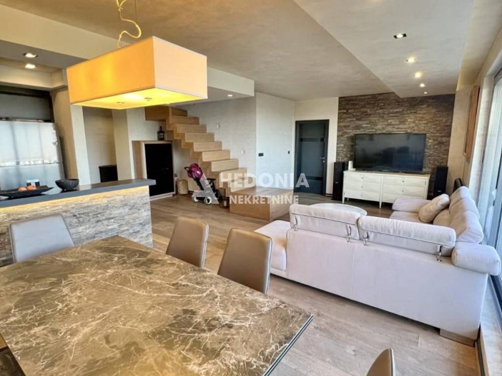 Duplex Nedeljka Gvozdenovića, Bežanijska kosa, Beograd