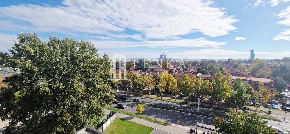 Trosobni stan Partizanske avijacije, Bežanijska kosa, Beograd
