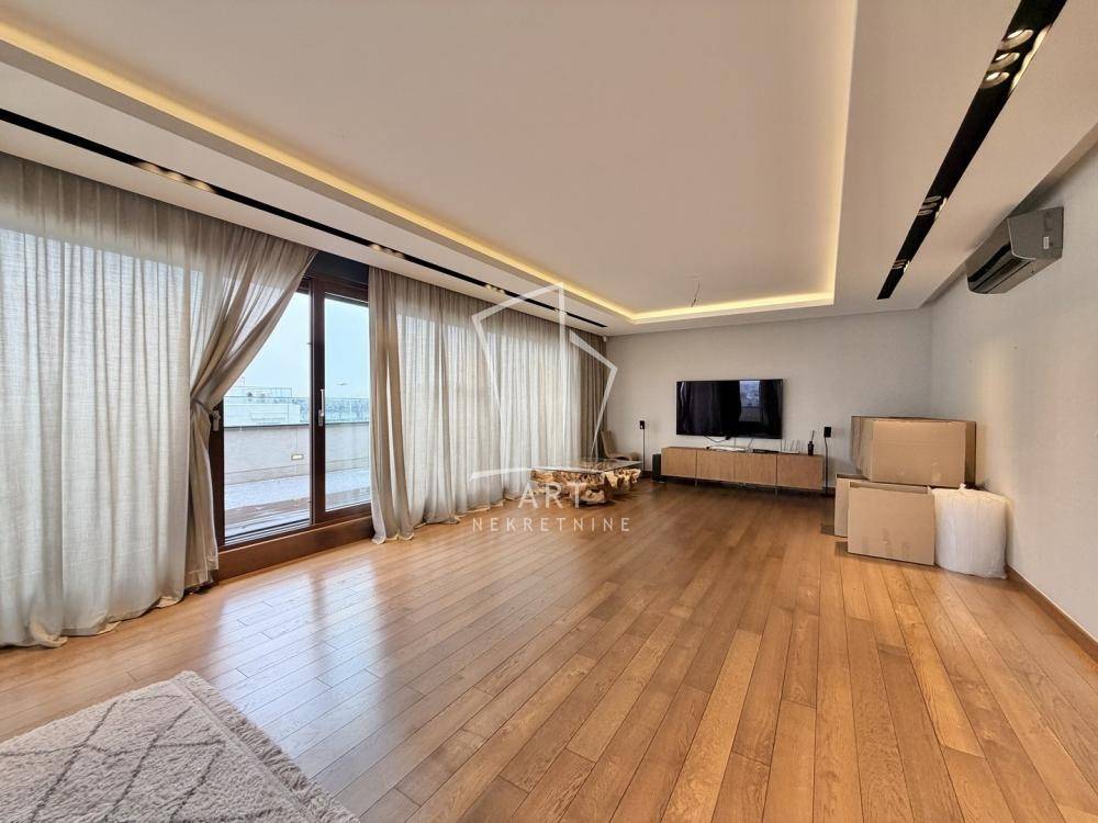 Duplex Stojana Protića, Hram Svetog Save - Neimar - Čubura, Beograd