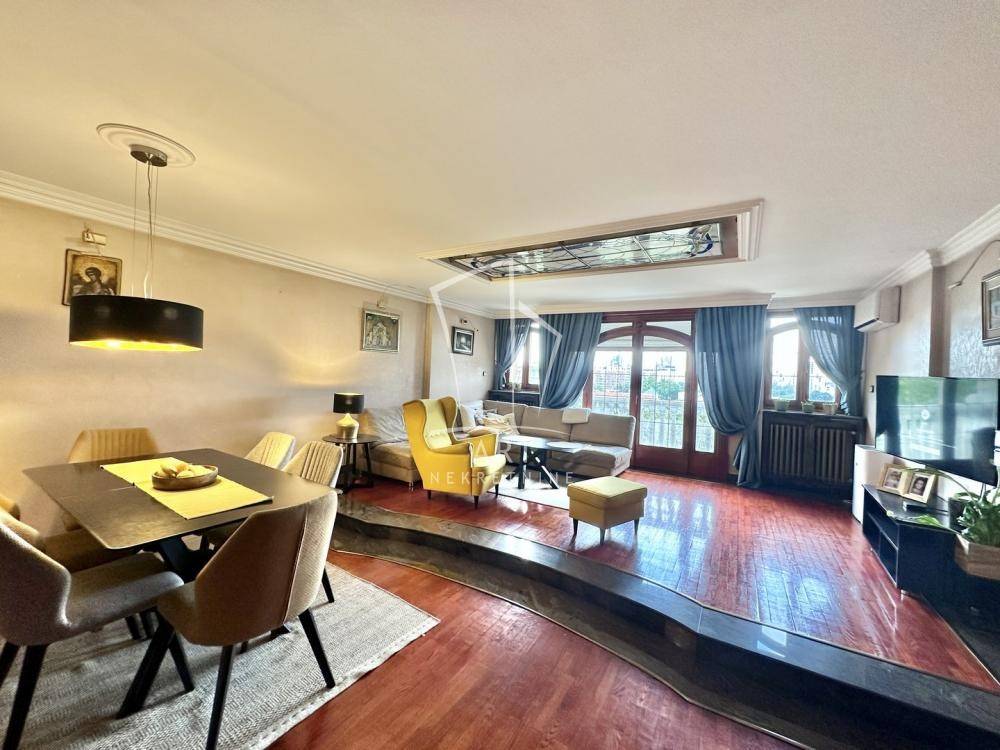 Duplex Nehruova, Mladost, Beograd