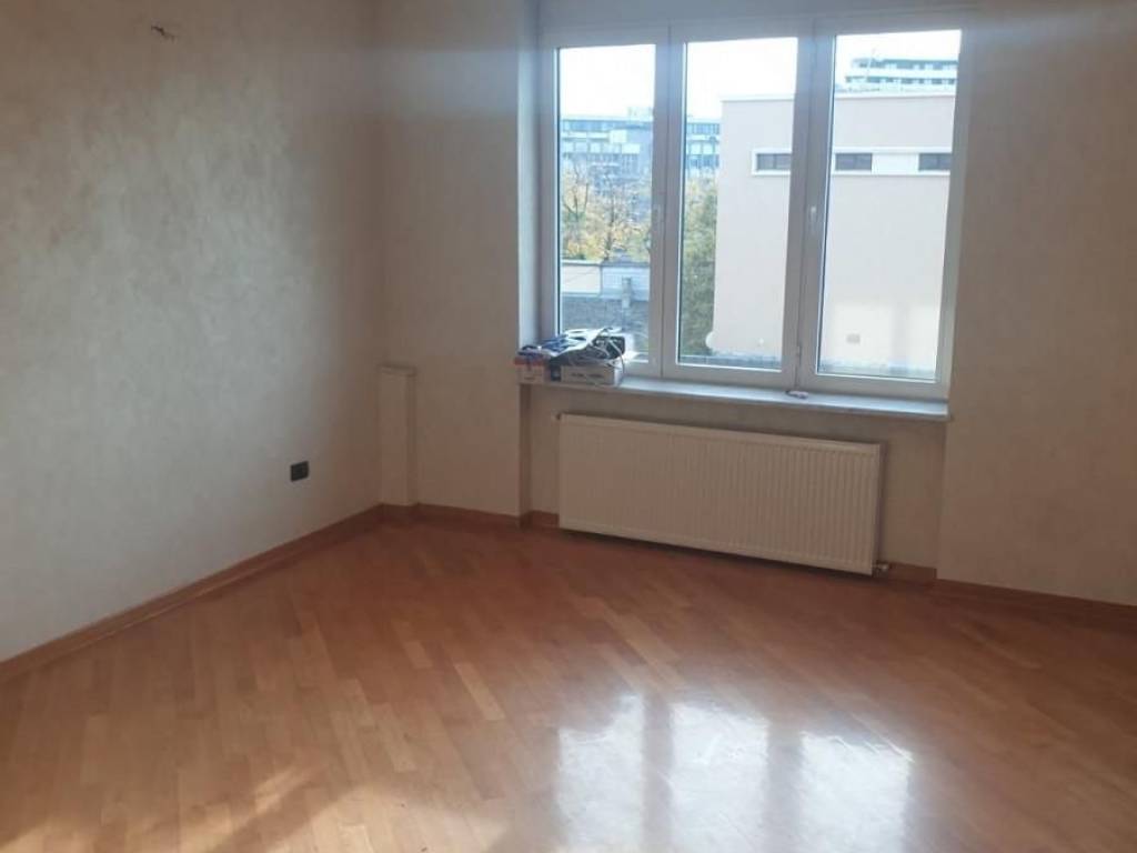 Trosobni stan treći sprat, Grbavica, Novi Sad