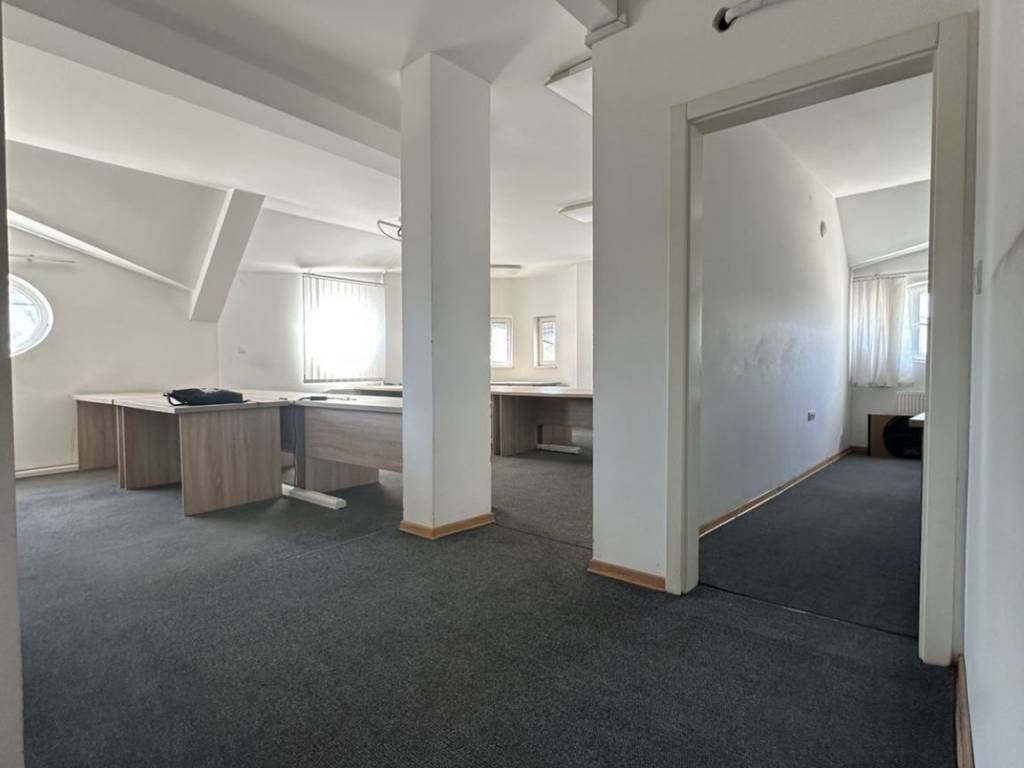 Četvorosobni stan treći sprat, Grbavica, Novi Sad