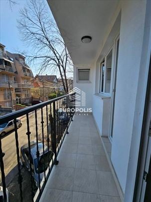 Renoviran,uknjižen,odmah useljiv,adaptibilan u 2.5
