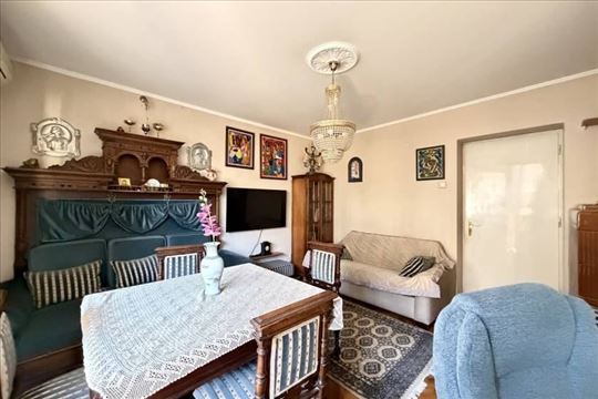 Salonski stan na Crvenom krstu u Mileševskoj, 90m2