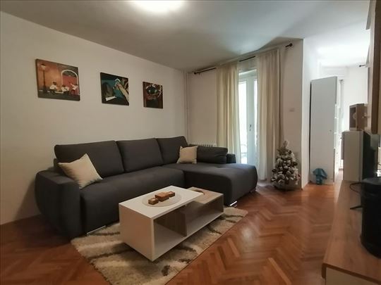 Dvosoban stan u Gundulićevoj ulici