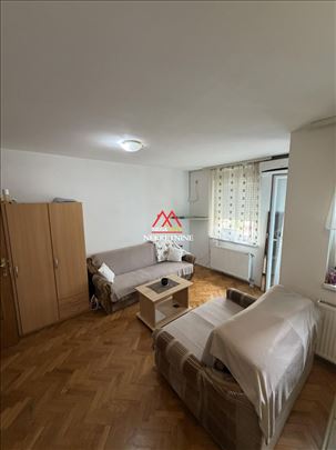 Garsonjera - 28m2 - Sajmište