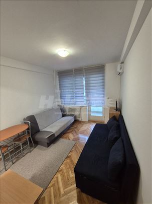 Garsonjera, Bulevar osl. preko puta Futoske pijace