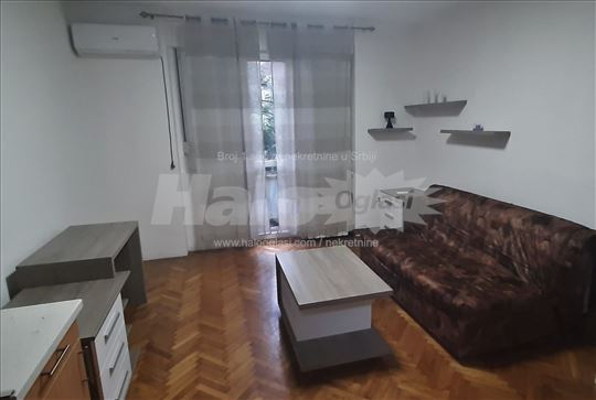 Garsonjera 28m kvadratnih- preko puta Residence-a