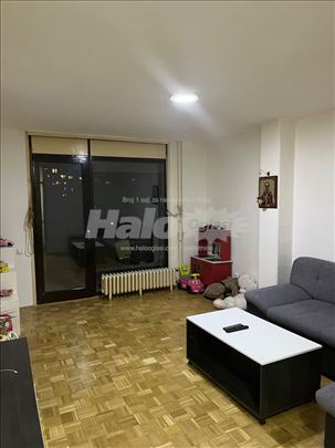 Izdajem prazan dvosoban stan