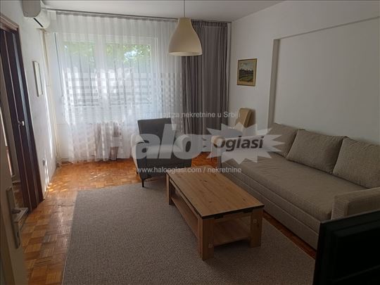 Lion, bulevar ispod Cvetka, crvene zgrade