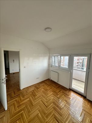 Trosoban stan 72m2, sa garažom