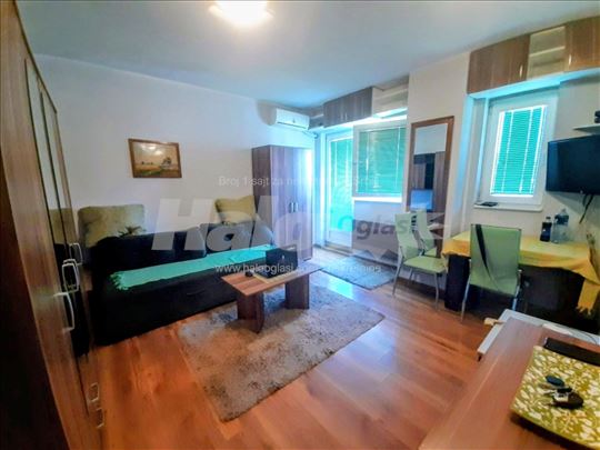 Garsonjera 24 m2 za izdavanje u Merošinskoj