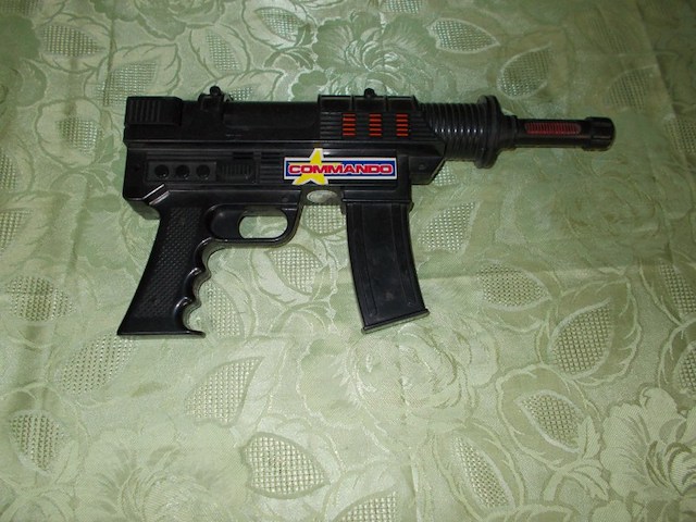 Commando - stara igracka - automatska puska