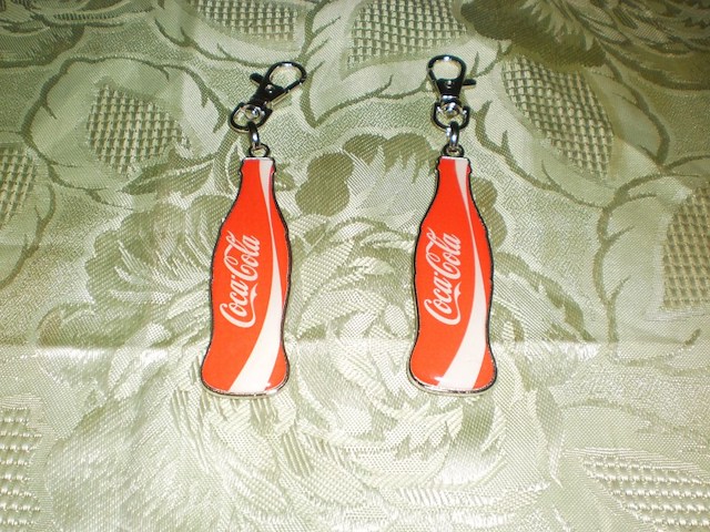 Coca Cola privesci - dva razlicita