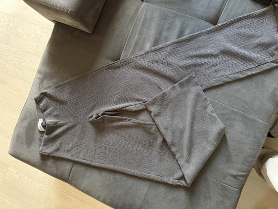 Bershka pantalone novo