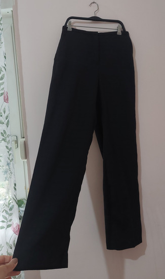 H&M pantalone širokih nogavica