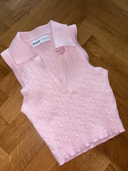 Bershka - rozi top na kragnu