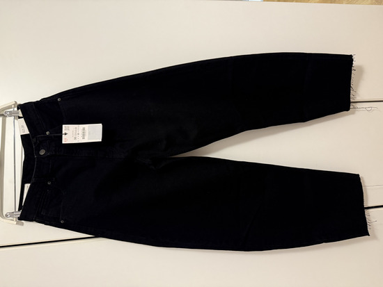 Zara nove farmerke sa etiketom