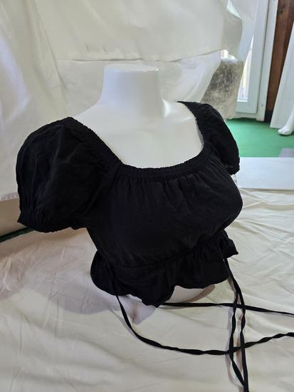 UNIQLO zenska crop top majica
