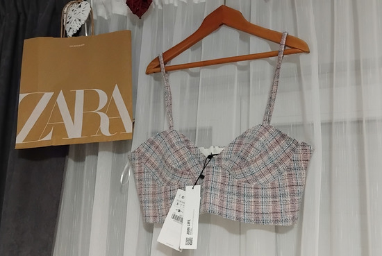 Prelep Zara top sa štrasom nov sa etiketom S/36
