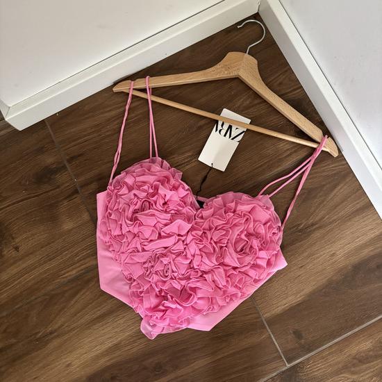 Zara savrseni viralni srcoliki top Novo