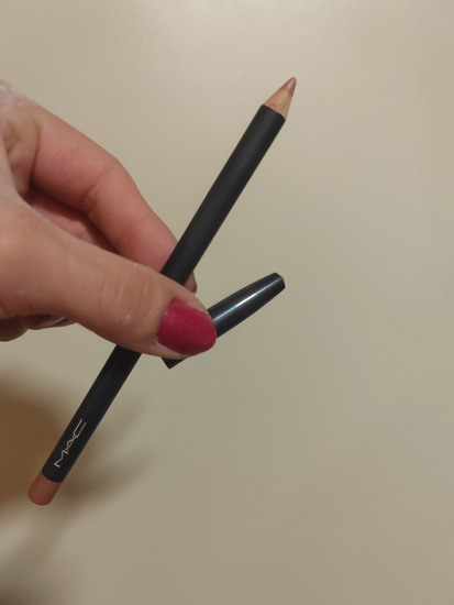 MAC subculture olovka za usne NOVO