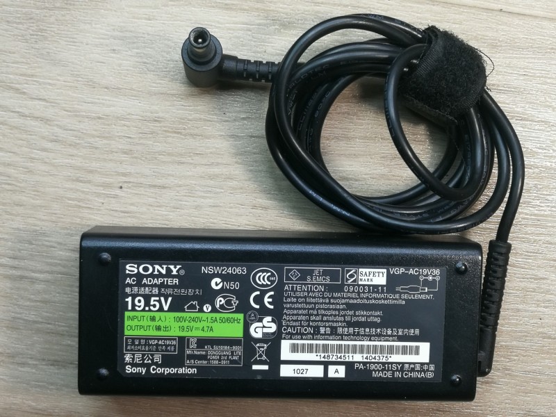 Adapter Sony VGP-AC19V36 19,5V --- 4,7A
