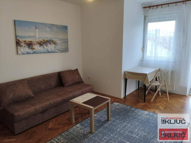 Garsonjera na Sajmištu, Novi Sad, 26 m², 1. sprat