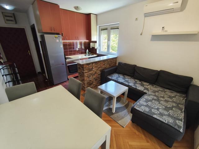 Izdaje se namešten jednoiposoban stan na Altini, 37 m², useljiv odmah