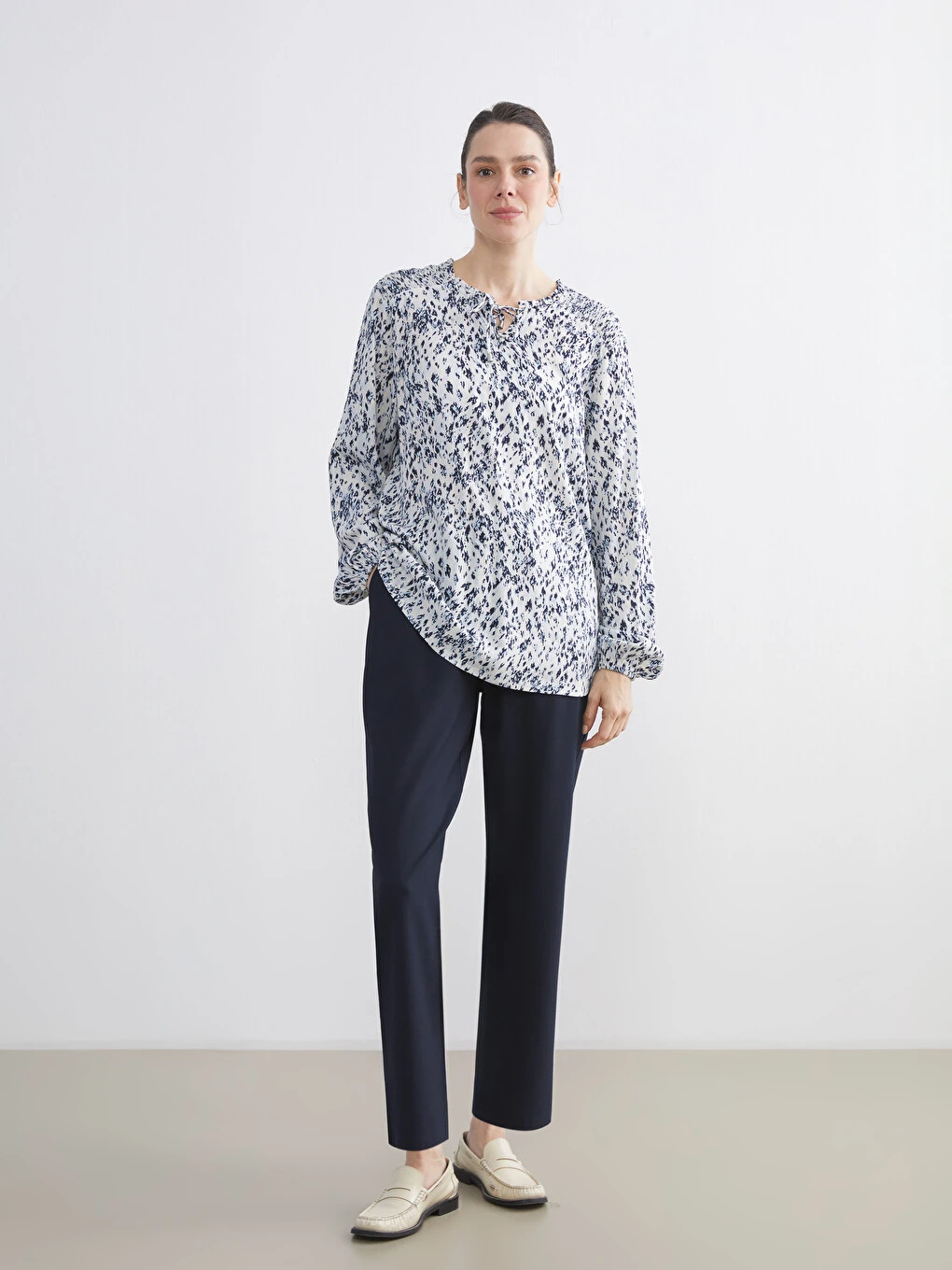 LCW Grace Bluza Sa Kragnom Na Vezanje Sa Uzorkom