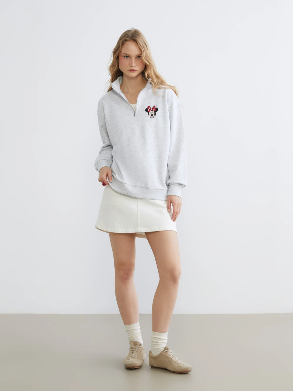 XSIDE Ženska Oversize Dukserica Sa Vezenim Minnie Mouse Motivom