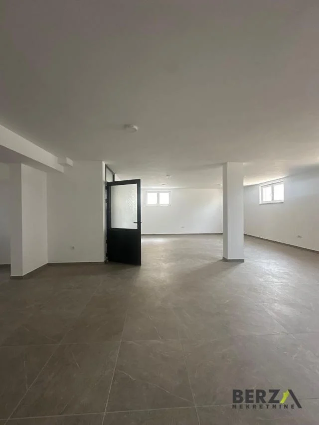 Poslovni prostor 150 m² sa parkingom – početak Adica, nova zgrada