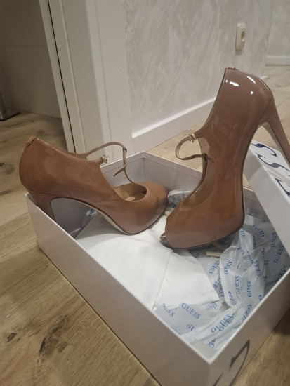 Guess nude sandale novo!!