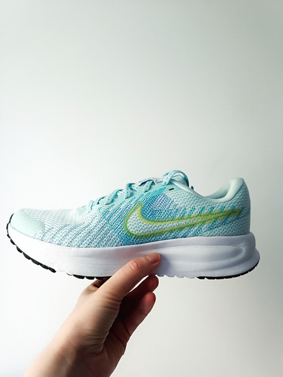 NIKE - Run defy