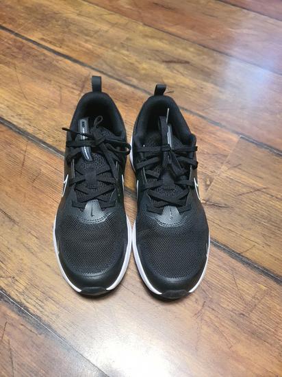Nike Cosmic Runer GS patike 37,5 % (23,5)