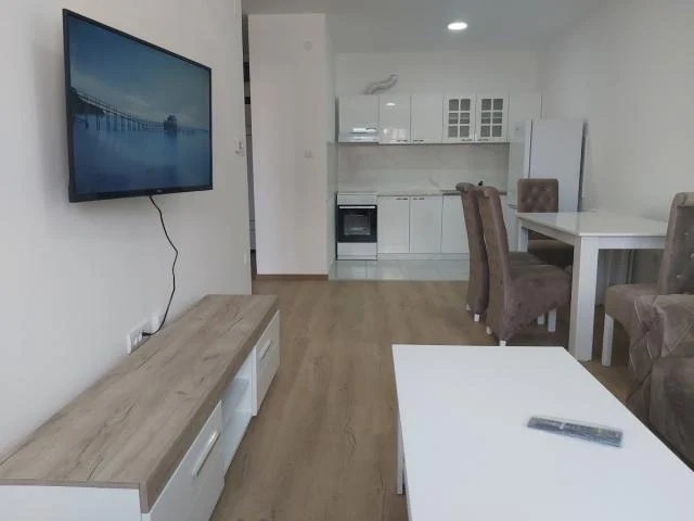 Na prodaju NOV dvosoban stan 45m2 u centru Rume komplet namešten