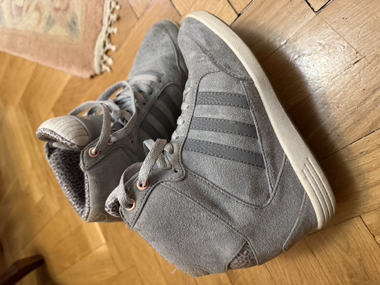 Adidas patike na platrofmu