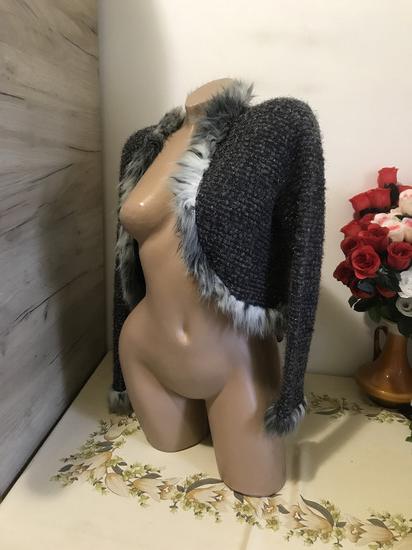 Splendide sivo sjajni bolero sa krznom S/M