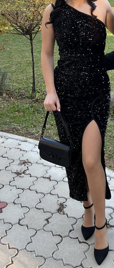 Elegantna crna haljina